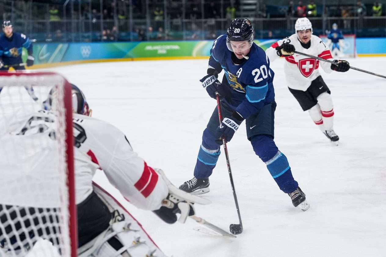 Sebastian Aho described what he was thinking when he scored the goal ...
